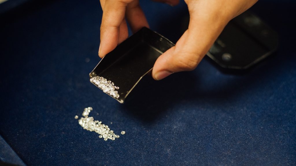 In Shaky Market, Small Diamonds Are Winning