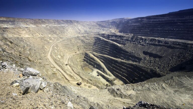 De Beers: Union Plans Strike at Venetia Mine