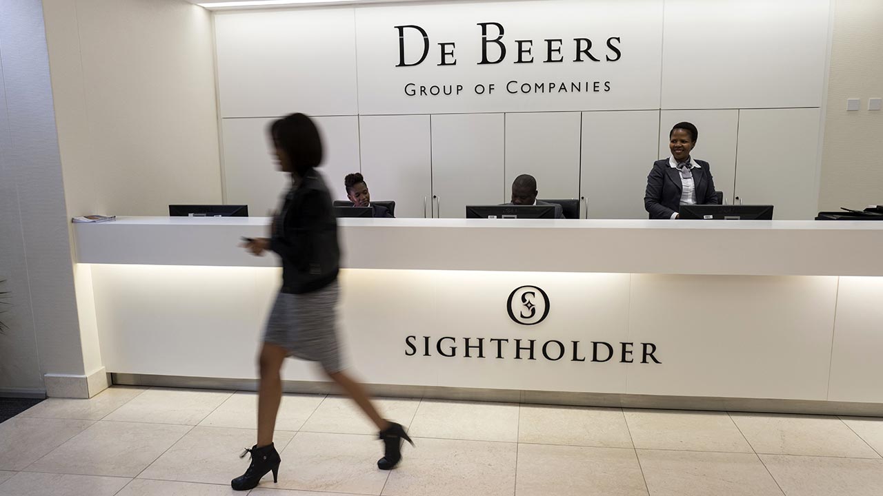 Angola Seeks Anglo’s Majority Stake in De Beers – Reports