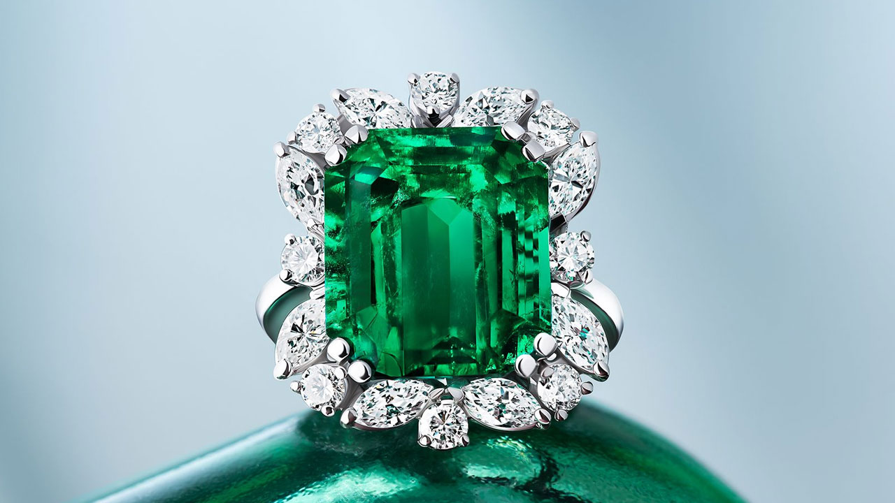 Emerald Ring Beats High Estimate Sixfold at Bonhams