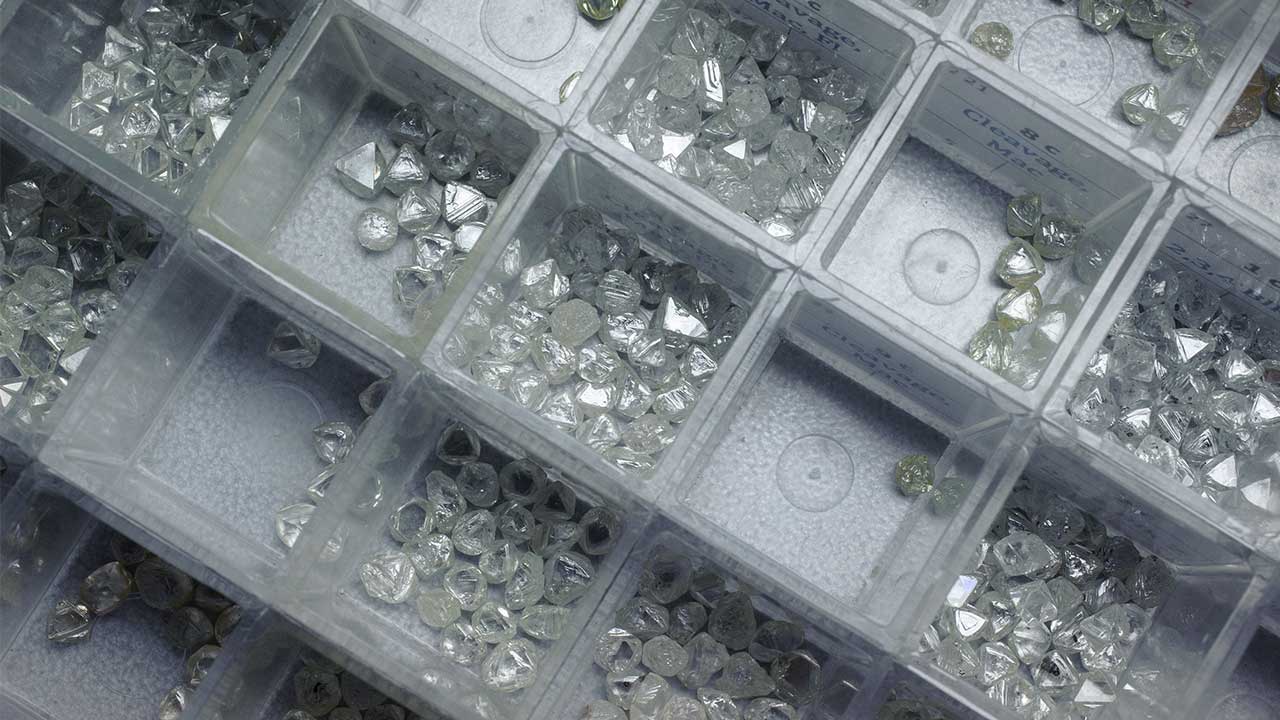 Alrosa Profitable in 2025, Expects Growth in New Year
