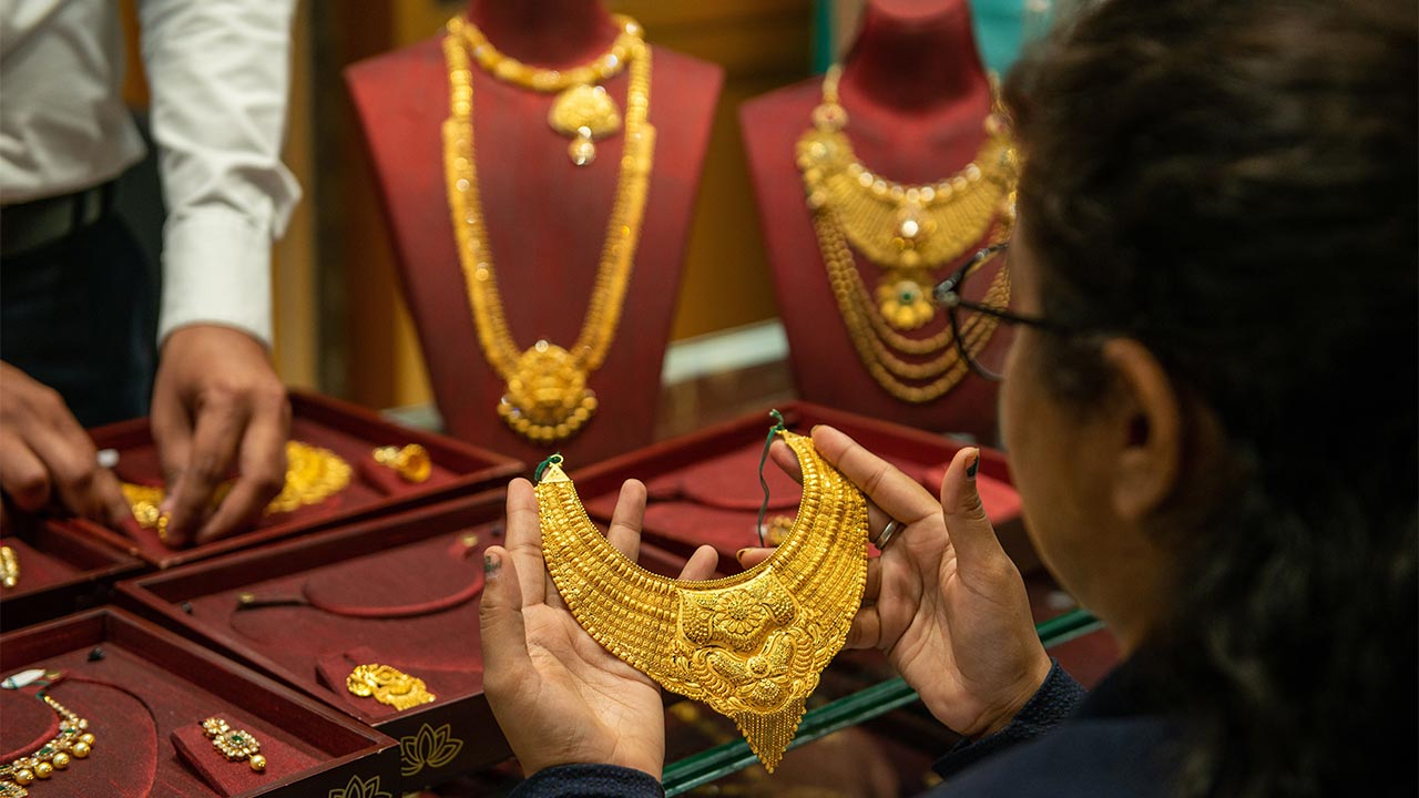 India’s Jewelers Grapple with Soaring Gold Prices, Falling Margins