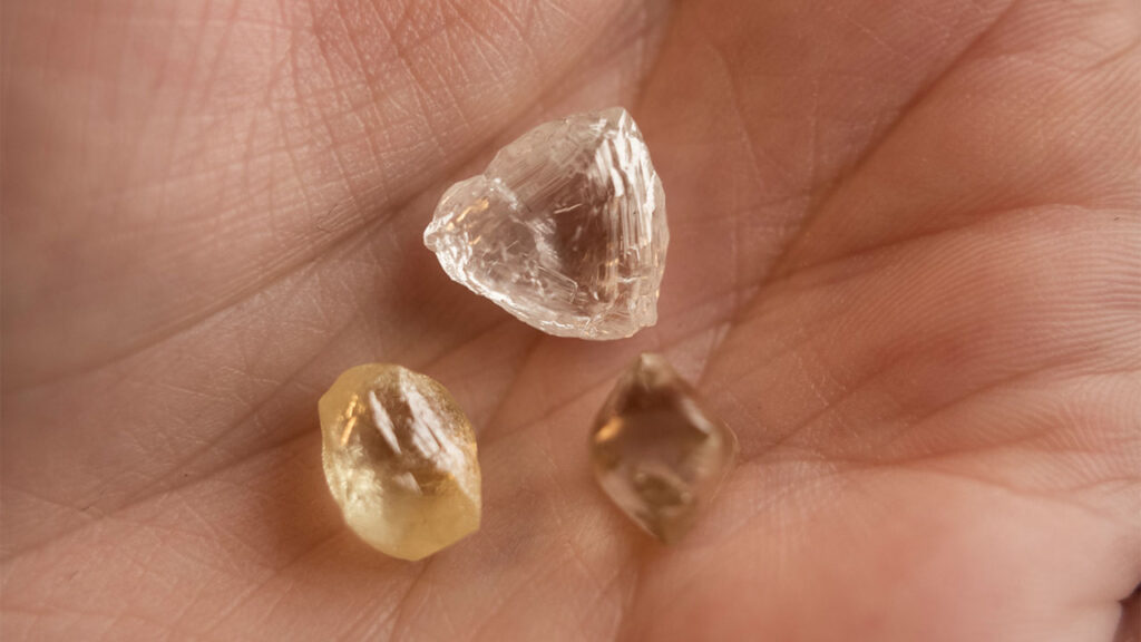 De Beers Appears to Cut Prices, Shifts to More Opaque Invoices