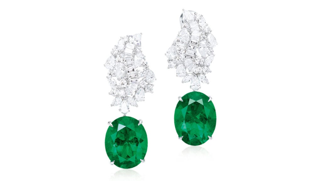 Jadeite Necklace Scores Big at Poly Auction